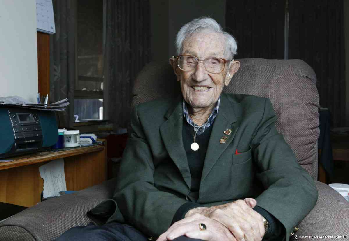 Echuca-Moama's oldest resident, Jim Stapleton, honoured for 80 years of ...