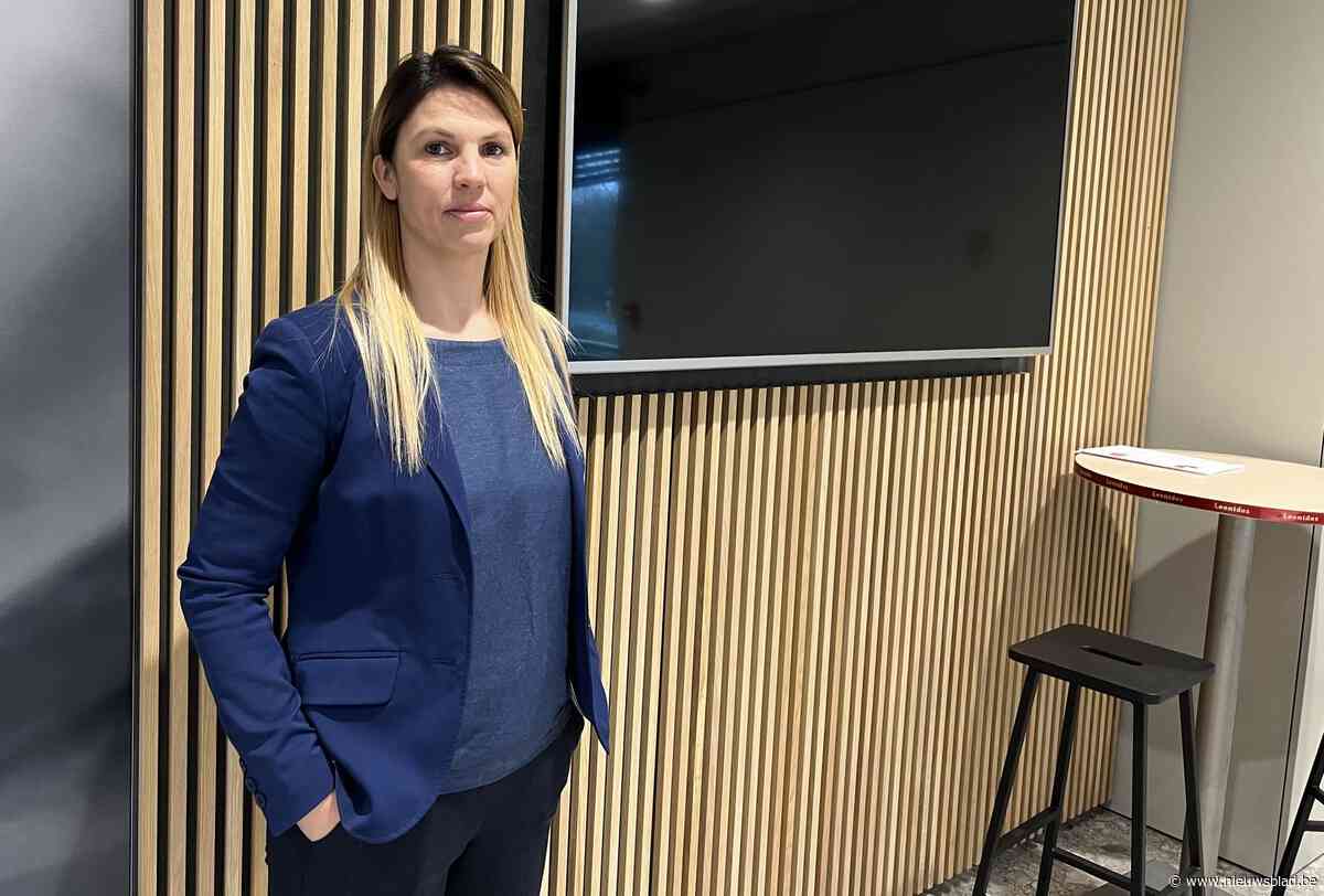 Kelly (40) vertelt openlijk over gruwel die haar overkwam: “Het was ...