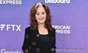Bonnie Raitt, 72, stuns in black suit, receives Icon Award at Billboard ...