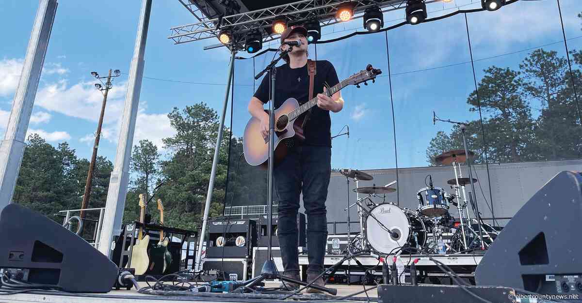 Elizabeth Stampede hosts three country music acts: Arena was jammed by ...